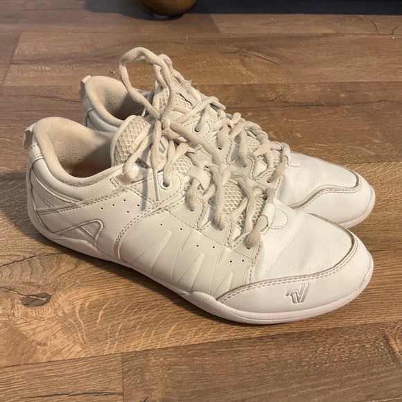 varsity charge | Shoes | Varsity Charge White Cheerleading Shoes 85 ...